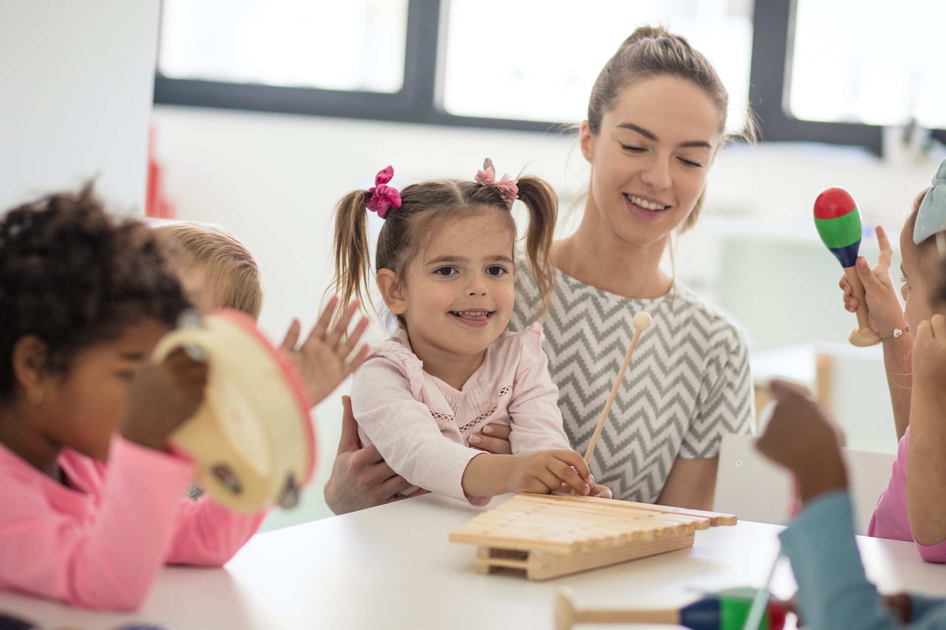 Over Tadaah - Tadaah